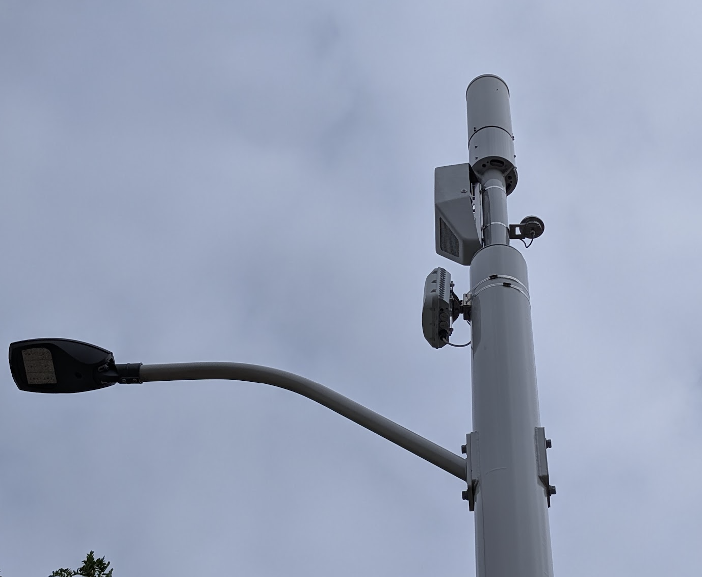 IMDEA Networks deploys cutting-edge smart lamppost with 5G millimeter ...